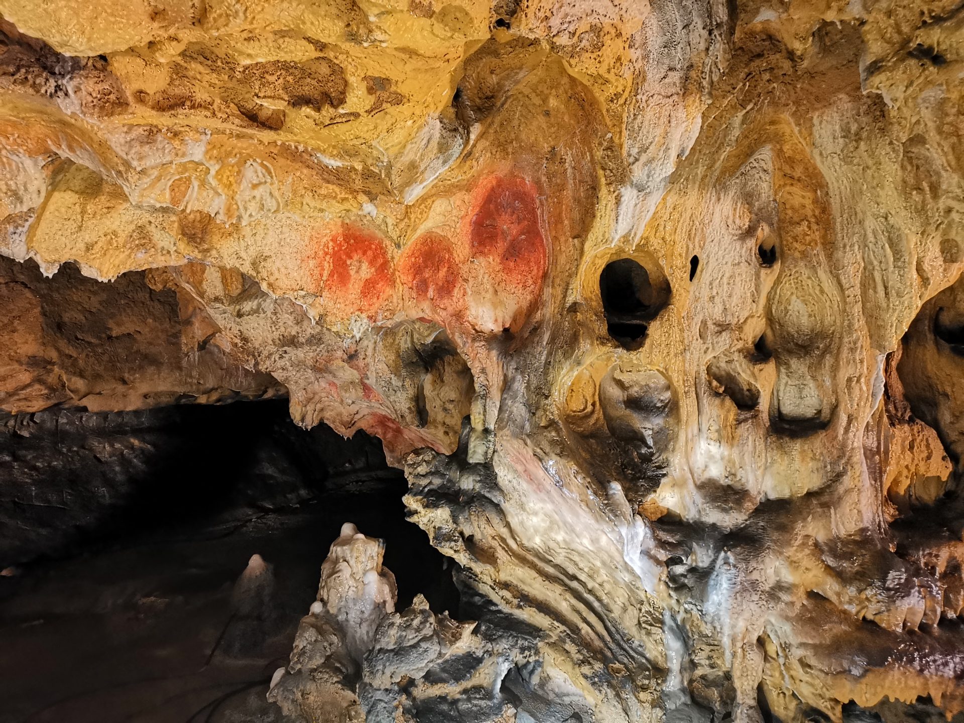Grottes de Gargas : visitez des grottes ornées uniques ! | ÔPyrénées